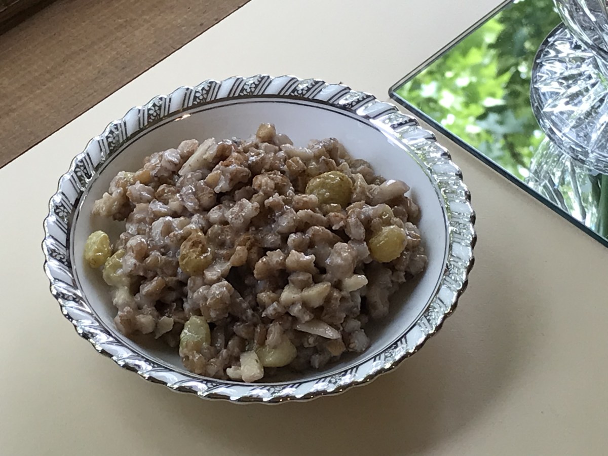 Armenian Christmas Pudding: Anoush Aboor (wheat berry and dried apricot ...